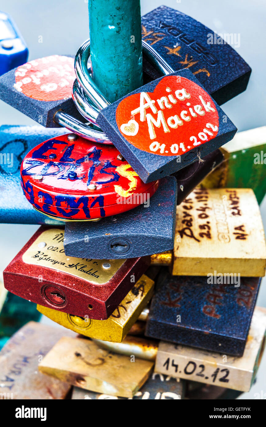 Lovers' padlocks on Tumski Bridge in Wroclaw Stock Photo - Alamy