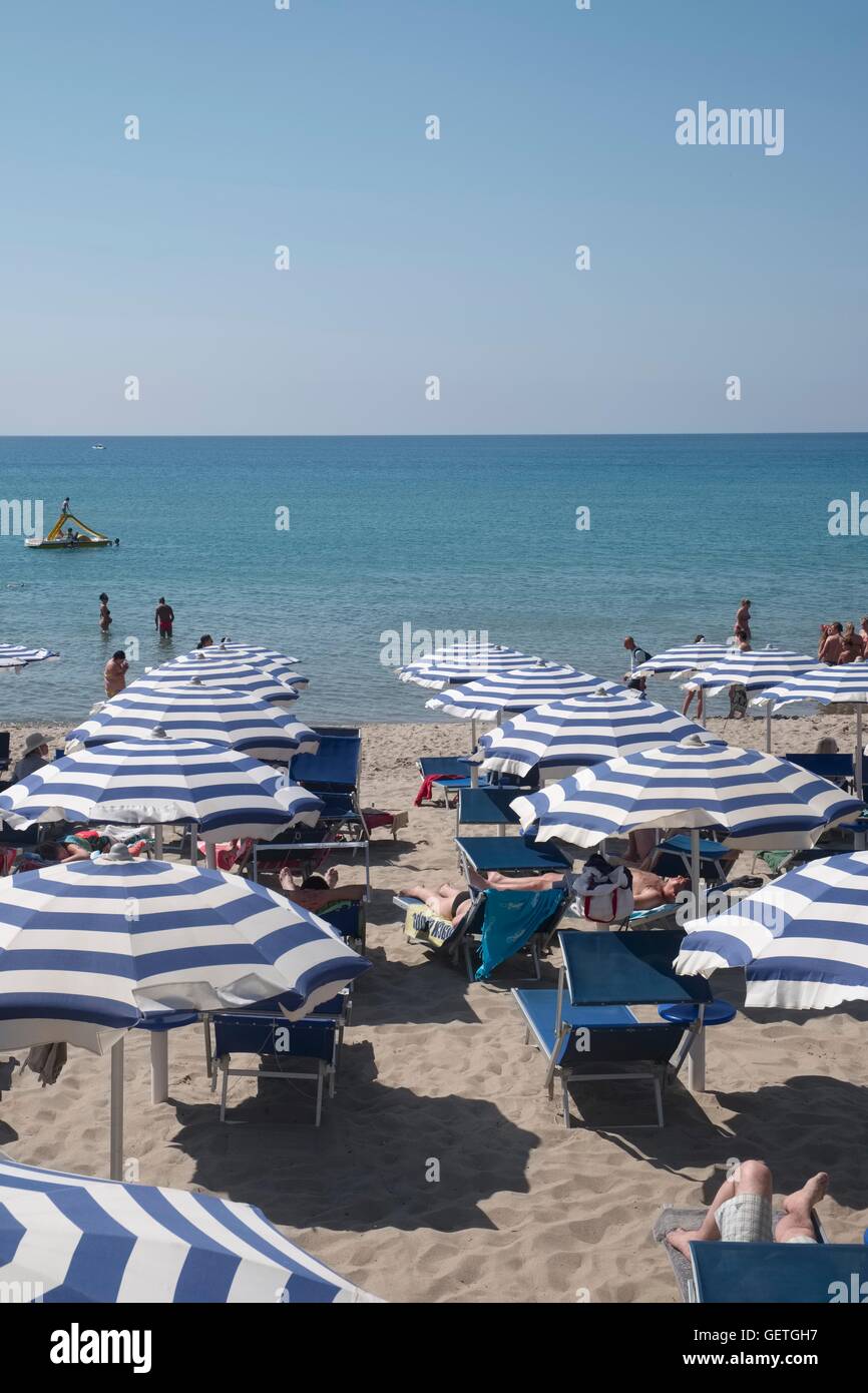 Striped sunshades hi-res stock photography and images - Alamy