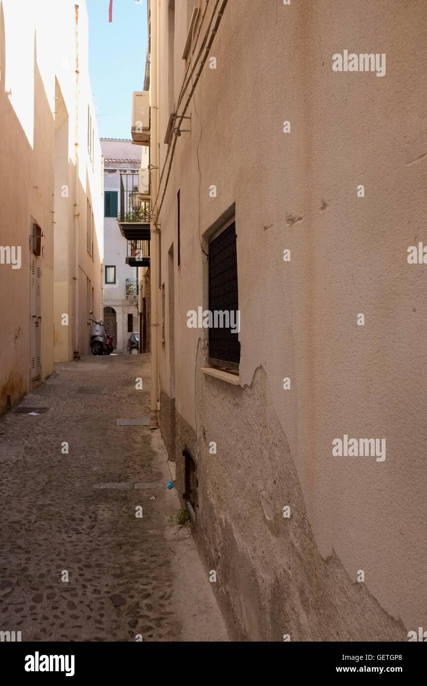 Narrow old town alley Stock Photo - Alamy