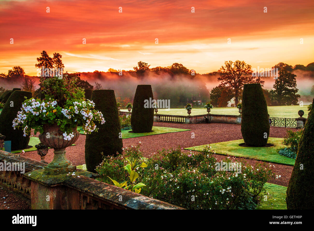 Sunrise on the terrace of Bowood House in Wiltshire Stock Photo - Alamy