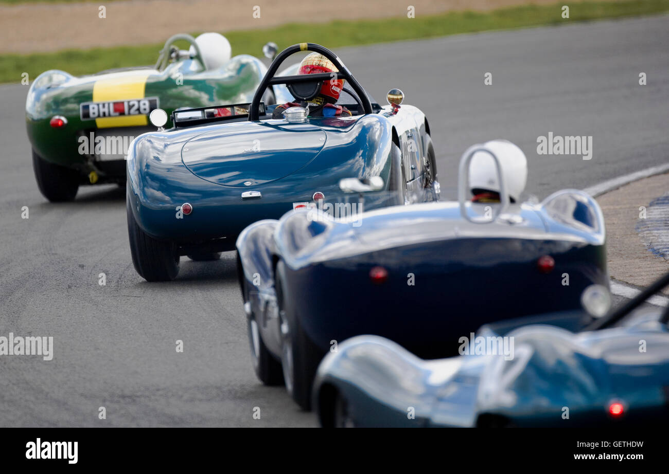 Lister Knobbly leads Allard J2R and others at The Vintage Sports Car ...