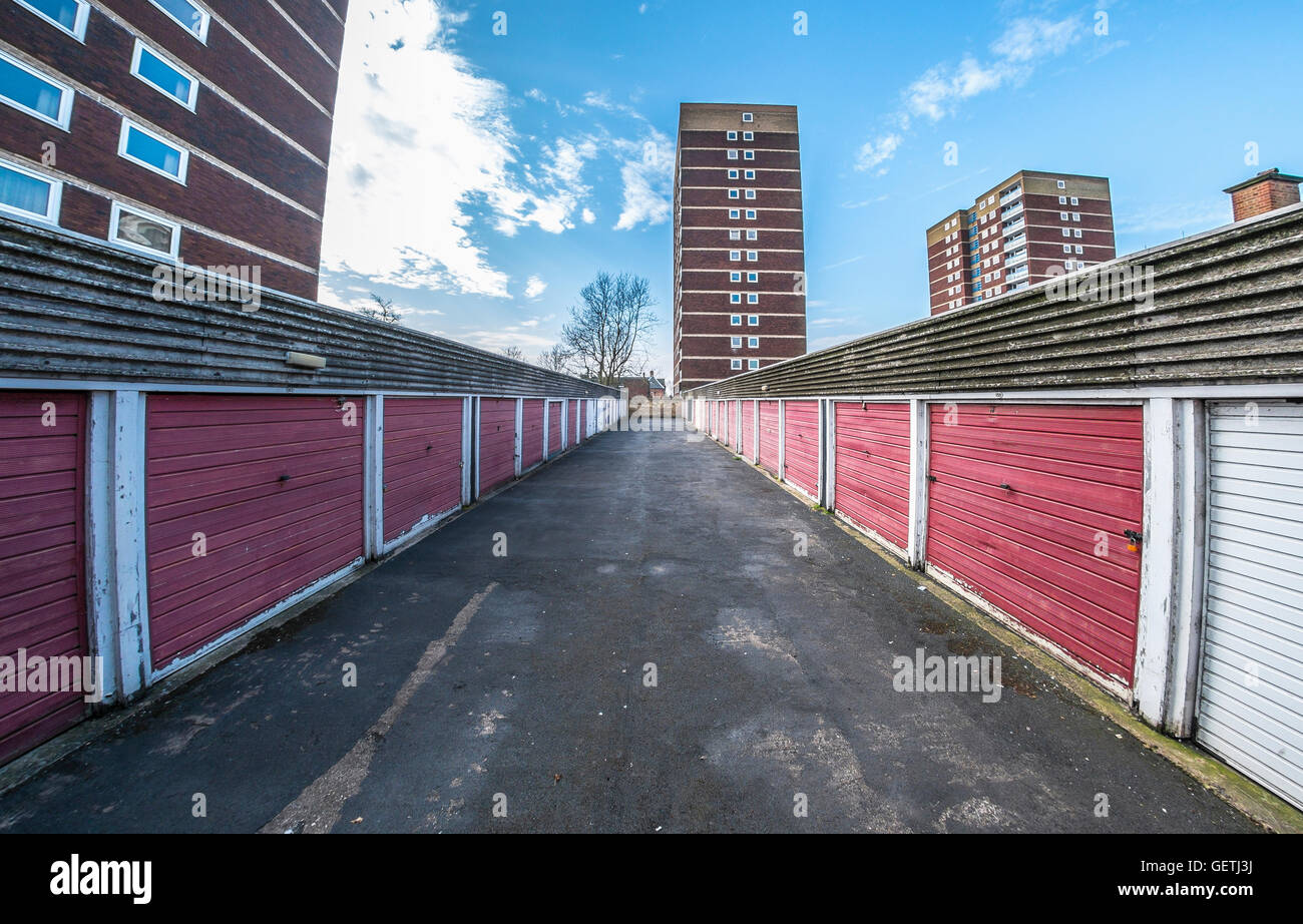 Run down tower blocks hi-res stock photography and images - Alamy