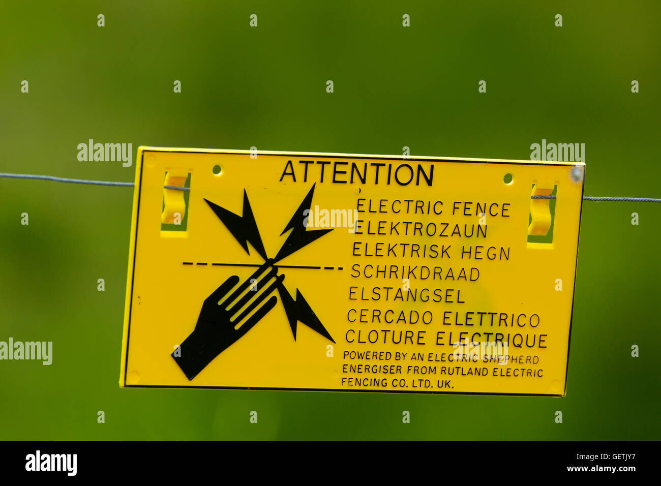 Warning sign on electric fence Stock Photo - Alamy