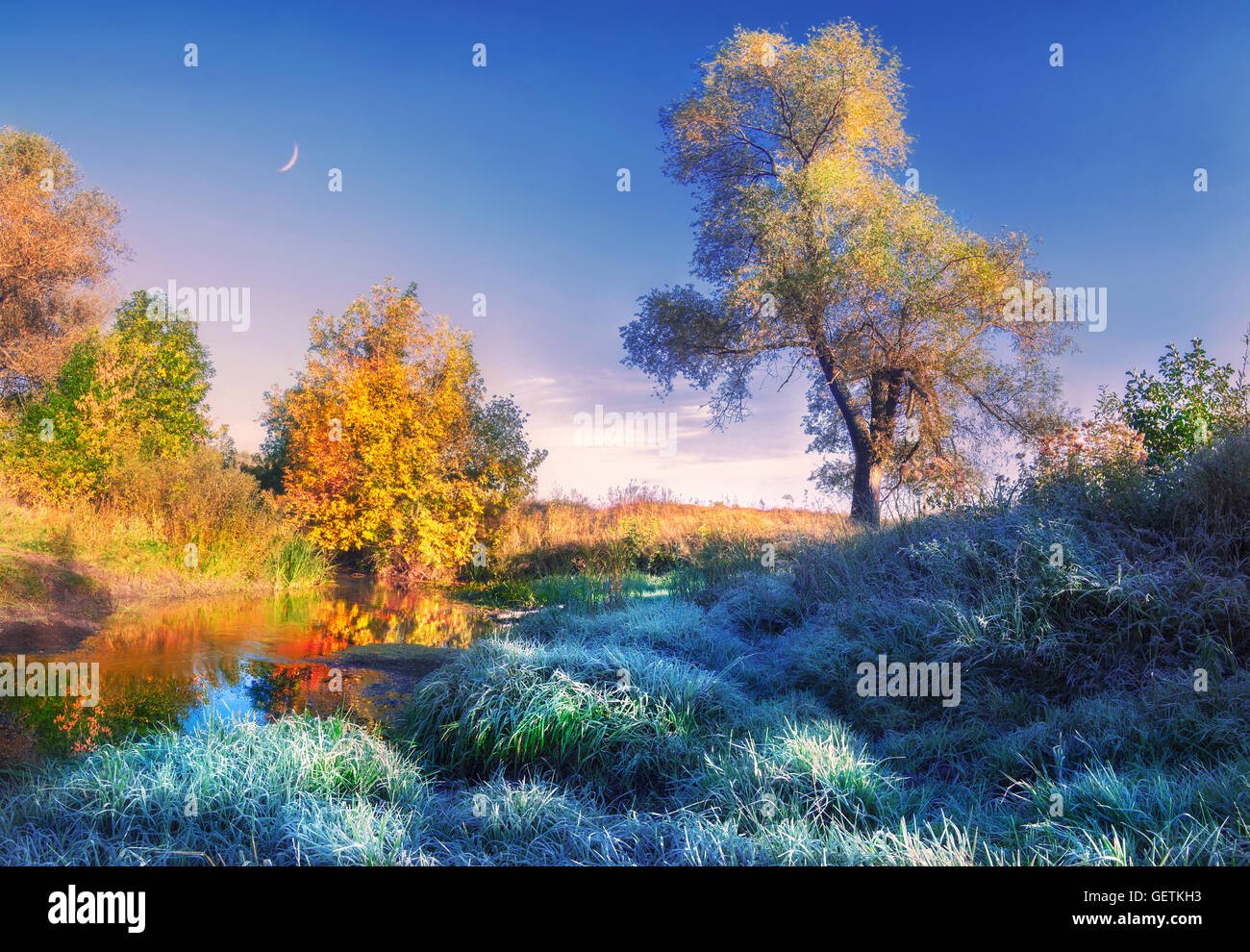Frosty autumn morning Stock Photo - Alamy