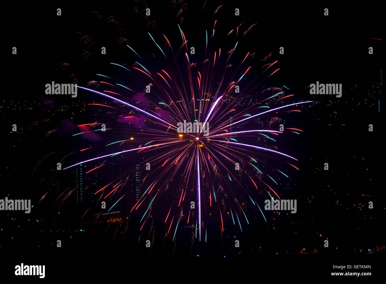 Red green fireworks hi-res stock photography and images - Alamy