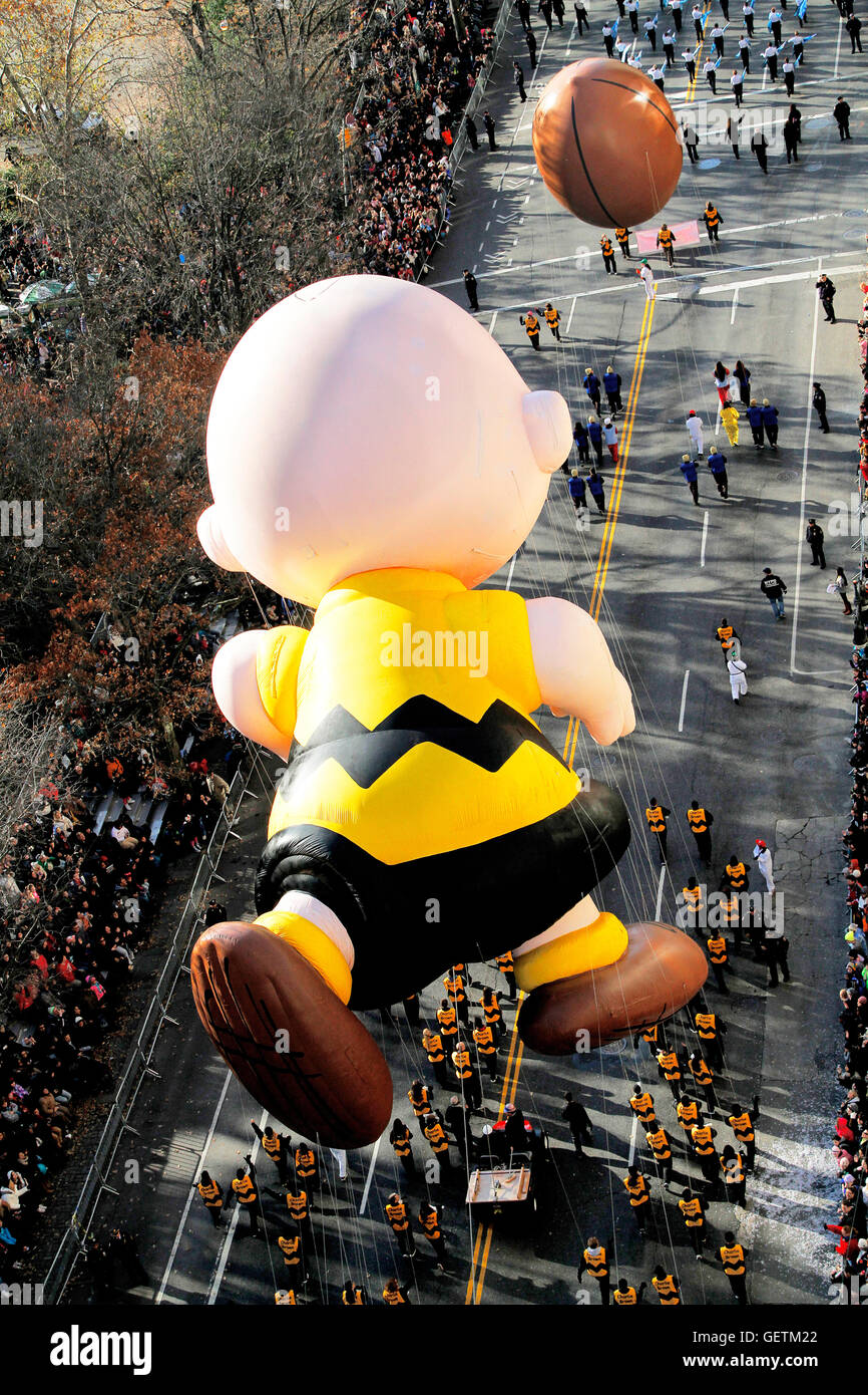 Charlie Brown balloon at the Thanksgiving Parade in New York City Stock ...
