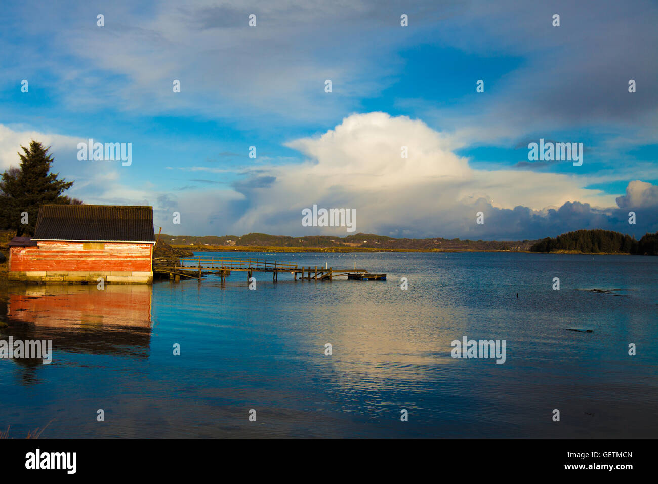 Lake house hi-res stock photography and images - Alamy