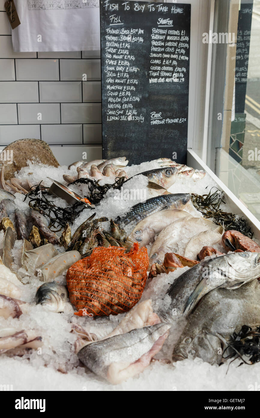 Window display of fish and seafood in a fishmonger's shop Stock Photo ...