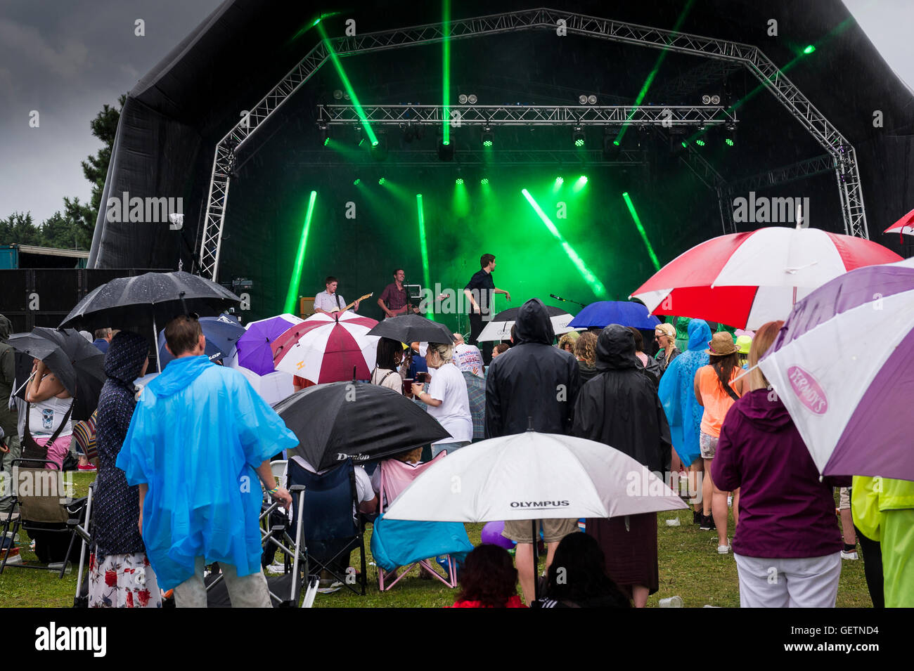 The audience at the Brentwood Festival braving the pouring rain Stock ...