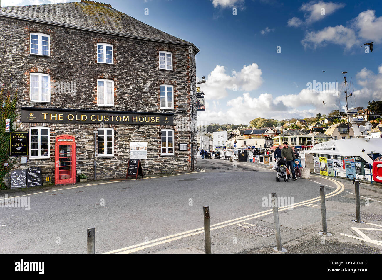 Old custom house padstow hi-res stock photography and images - Alamy