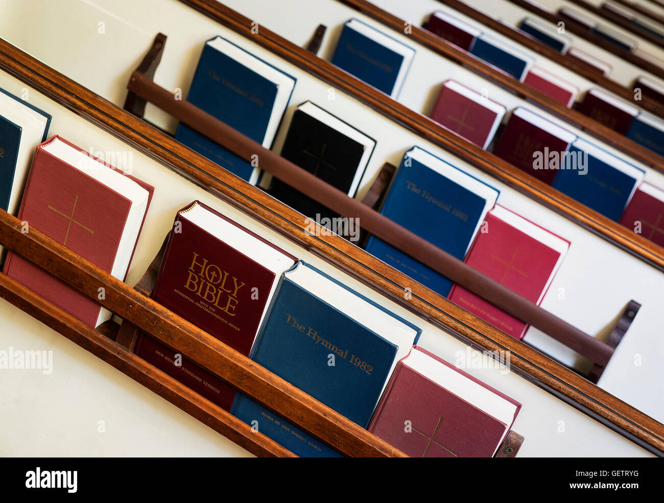 Prayer books and hymnals in church pew Stock Photo - Alamy