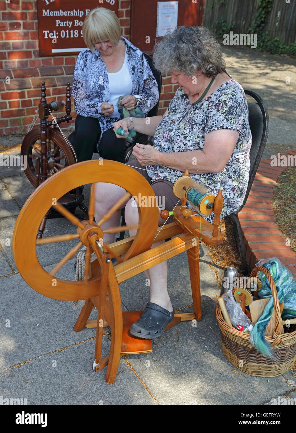 Yarn spinning industry hi-res stock photography and images - Alamy