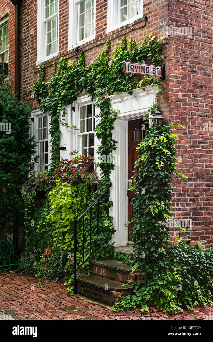 Exterior of a townhouse in Philadelphia Stock Photo - Alamy