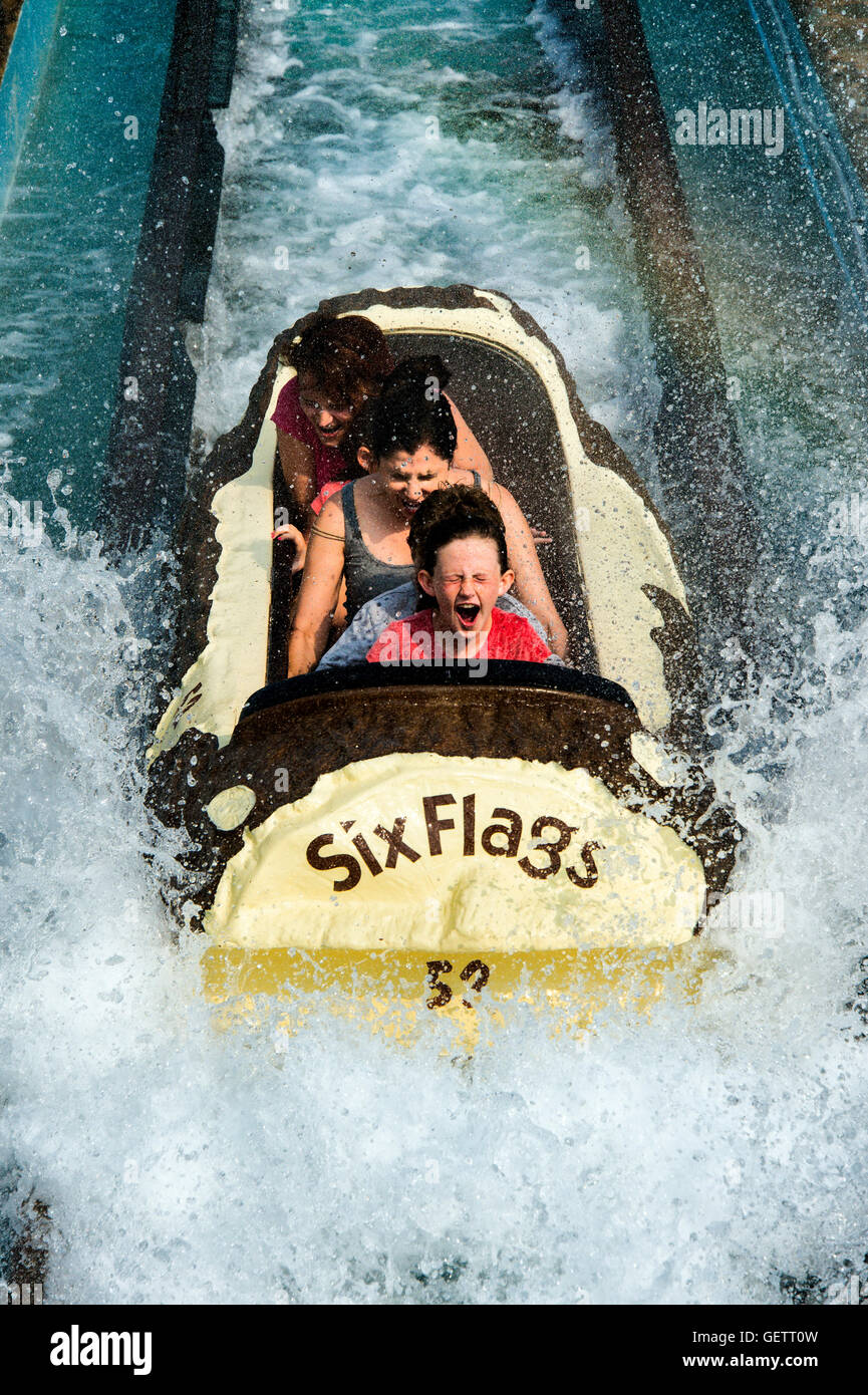 Water splash log flume ride hi-res stock photography and images - Alamy