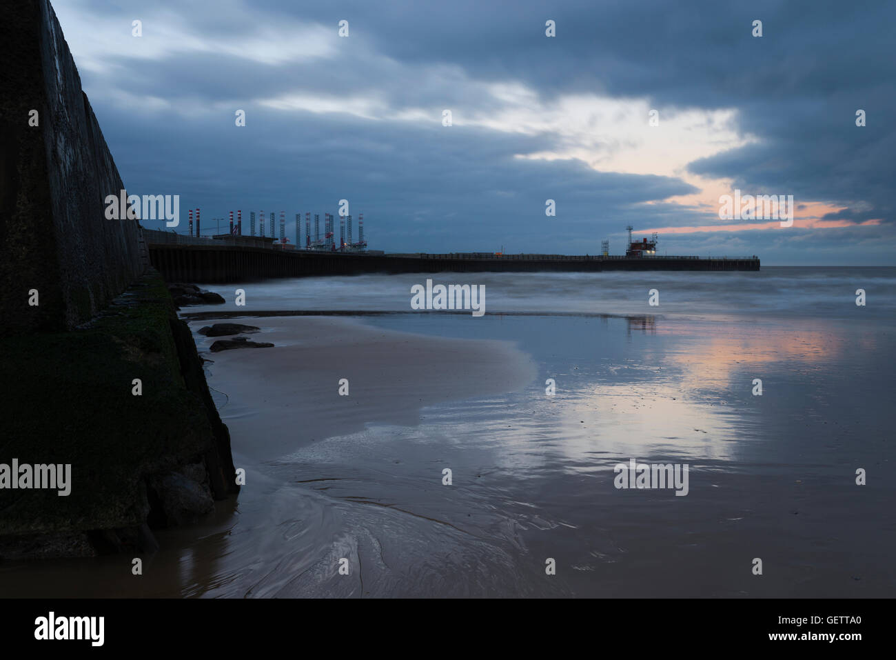 The pier and breakwater at Gorleston on Sea Stock Photo - Alamy