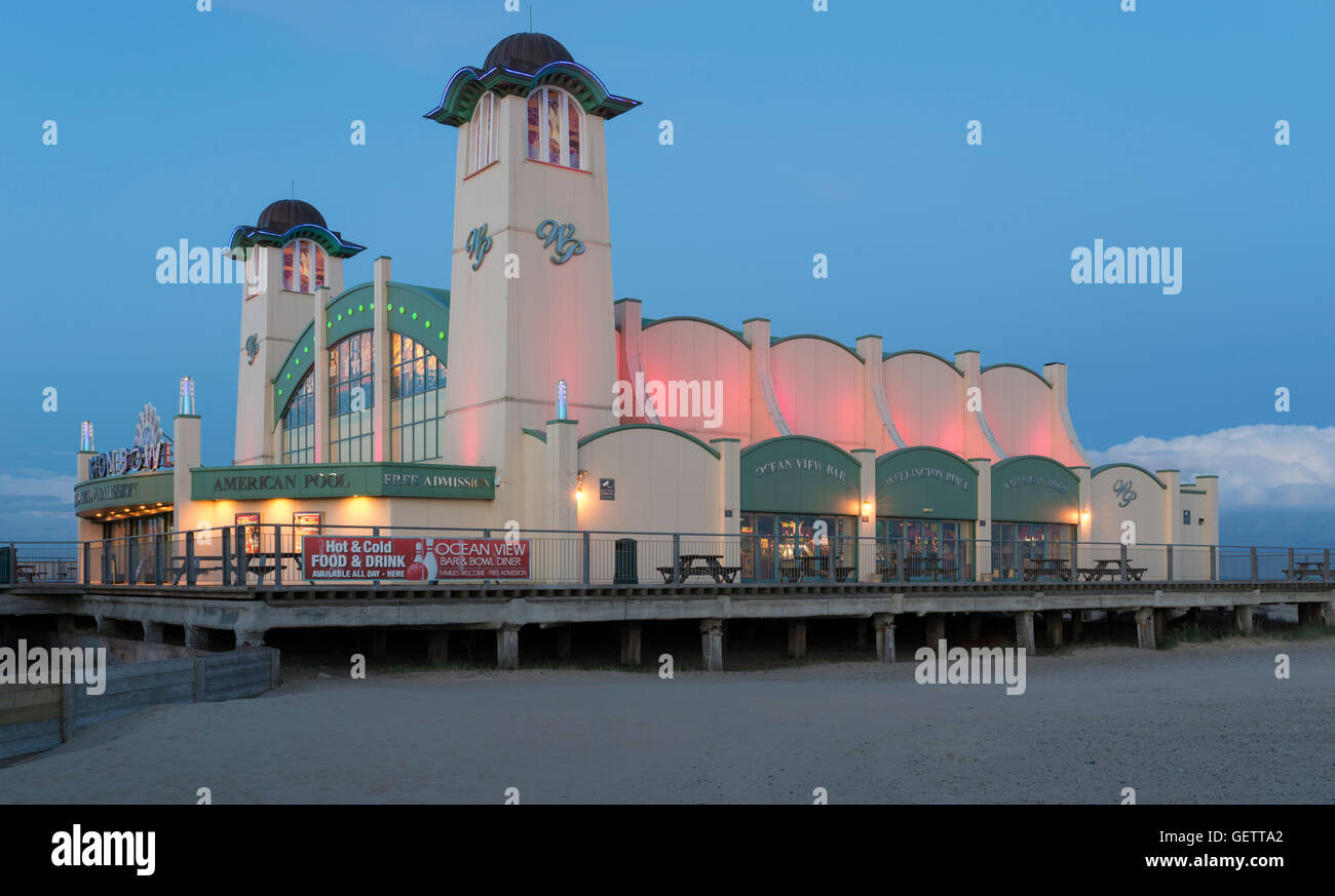 Wellington pier great yarmouth hi-res stock photography and images - Alamy