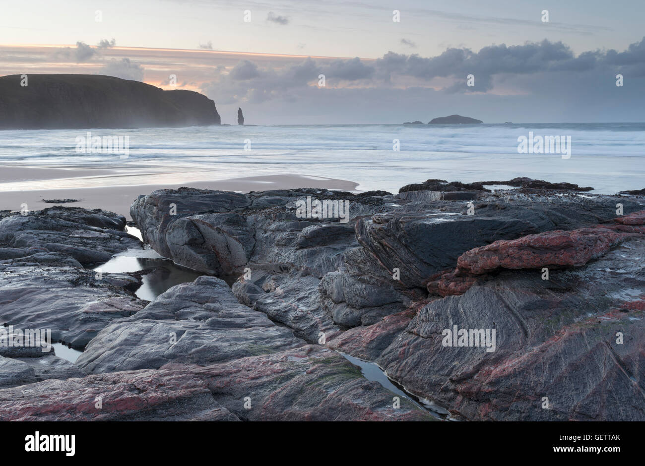 The coastal geology of Am Buachaille at Sandwood Bay Stock Photo - Alamy