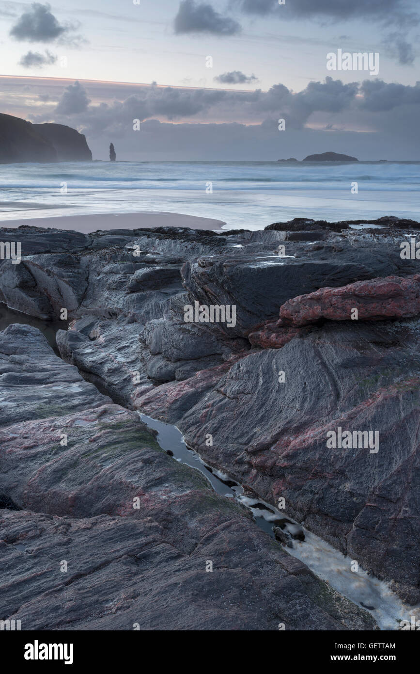 The coastal geology of Am Buachaille at Sandwood Bay Stock Photo - Alamy