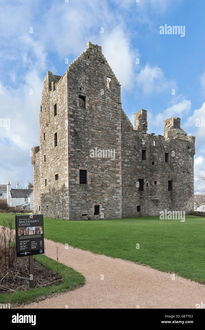 Maclellan's Castle in Kirkcudbright in Scotland Stock Photo - Alamy