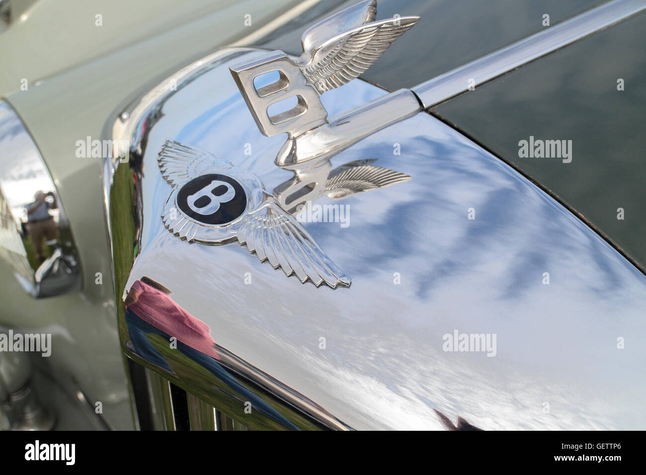 Bentley classic car radiator Stock Photo - Alamy