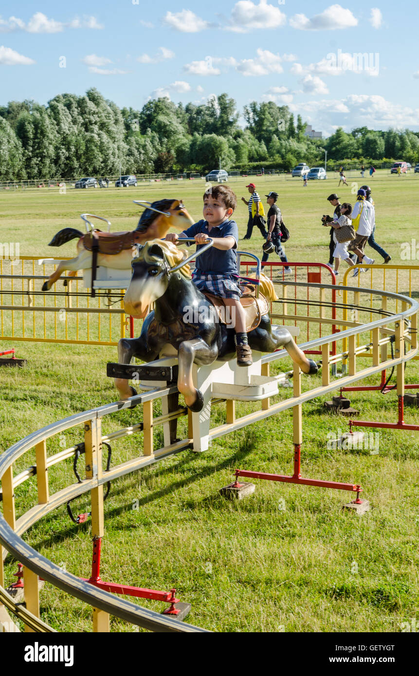 Young boy at funfair fairground hi-res stock photography and images - Alamy