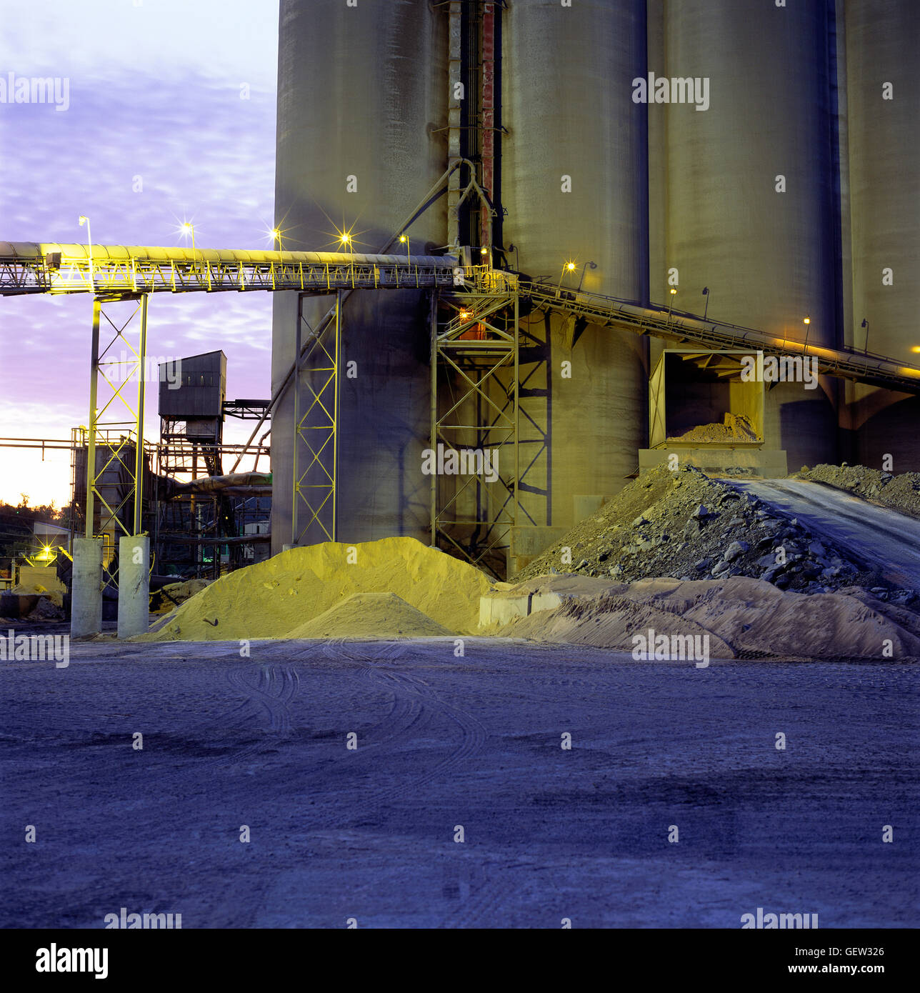 Factory silos plant silo hi-res stock photography and images - Alamy