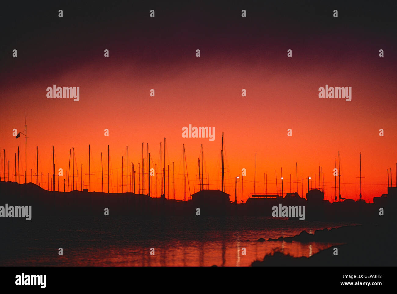 Sunset over water boats hi-res stock photography and images - Alamy