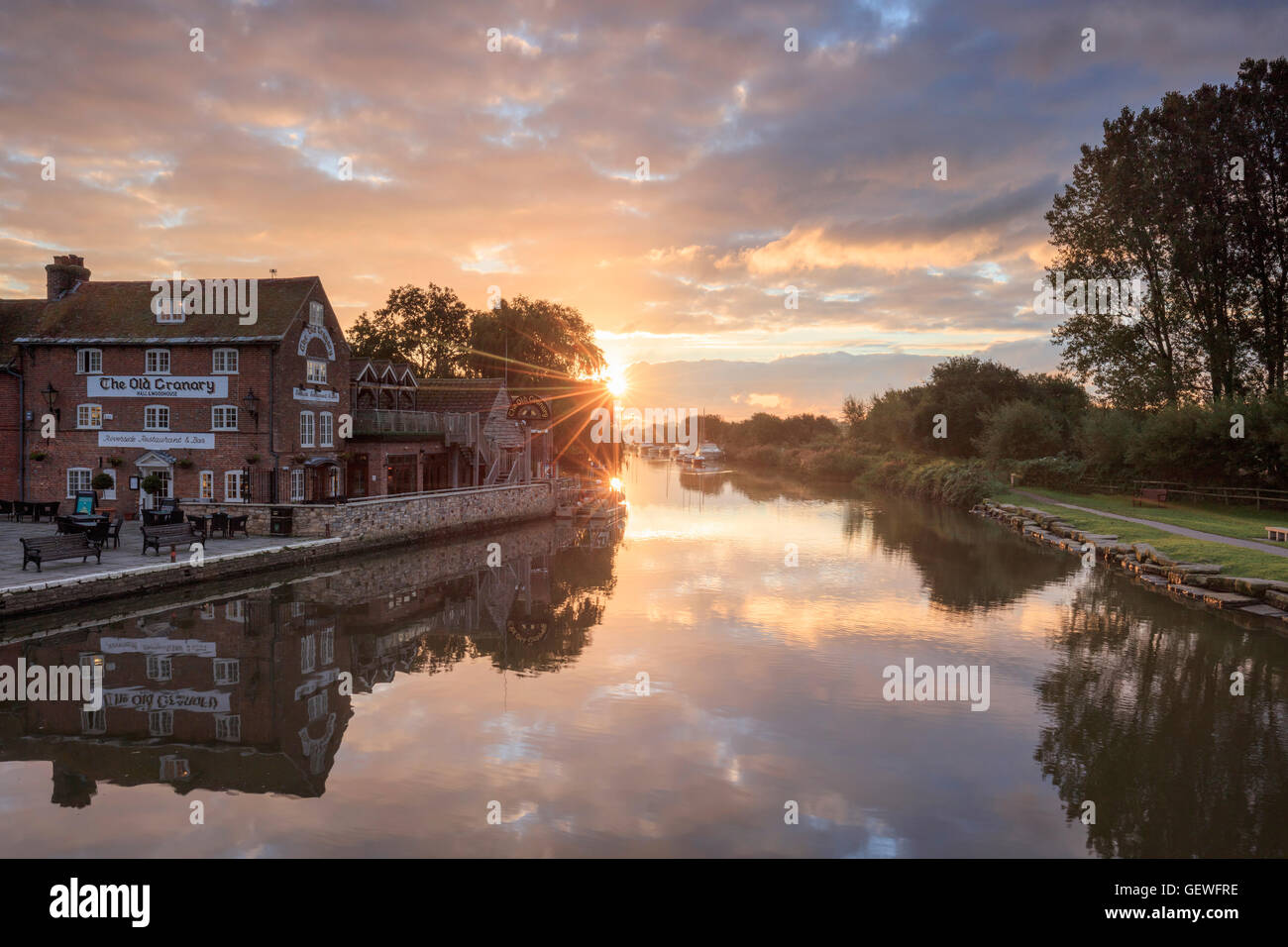 River frome dawn wareham england hi-res stock photography and images ...