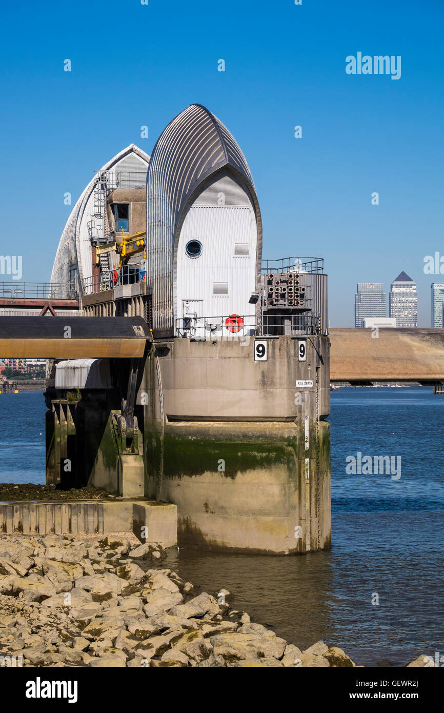 Tide barrier hi-res stock photography and images - Alamy