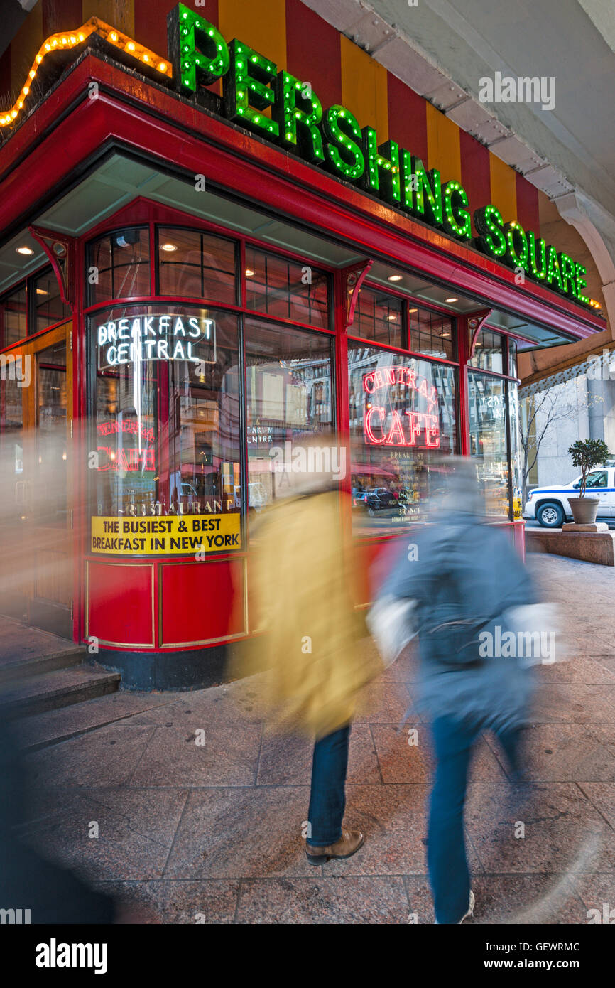 Tourists rushing past Pershing Square Cafe Stock Photo - Alamy