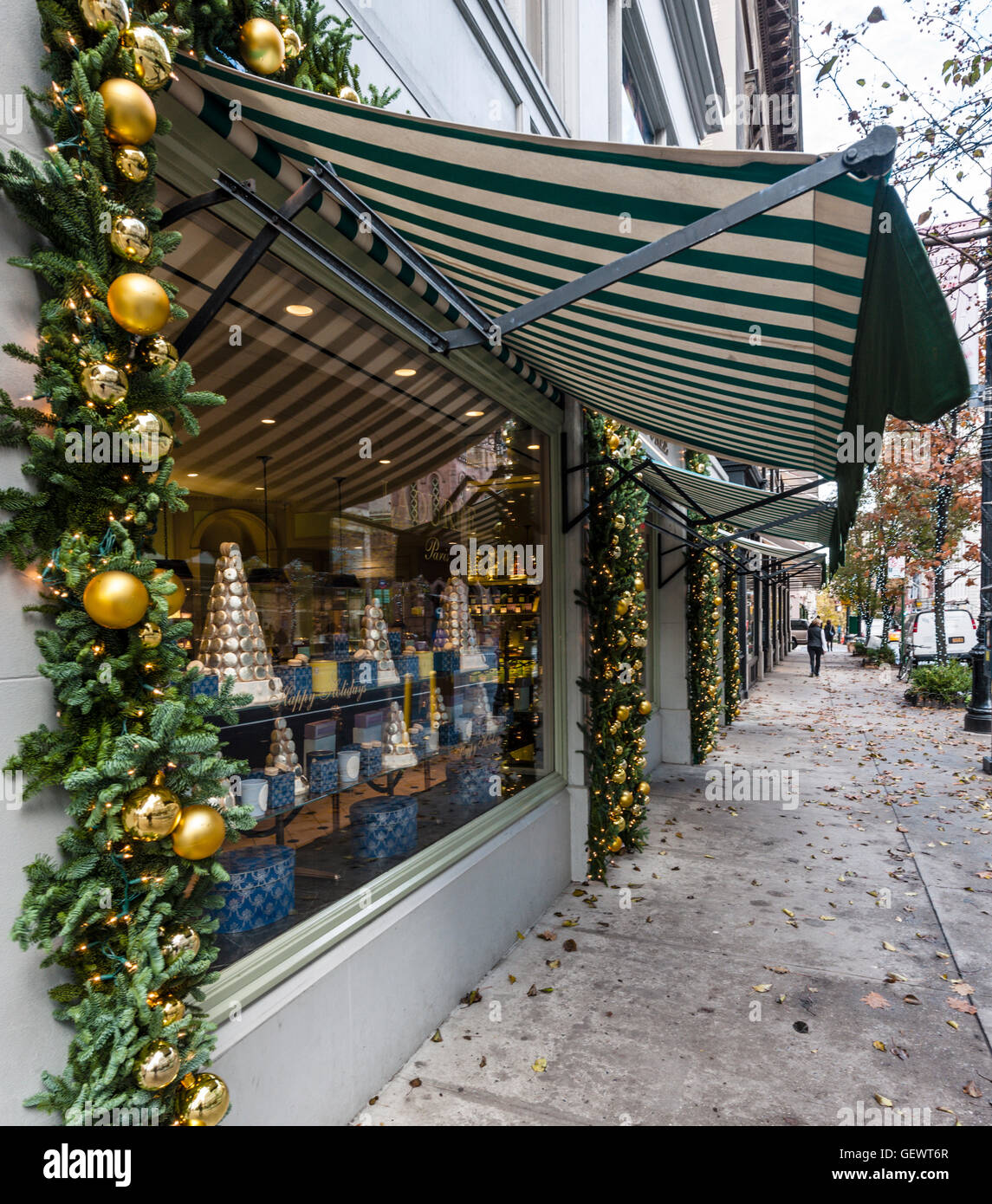 Shop window on Madison Avenue at Christmas Stock Photo - Alamy