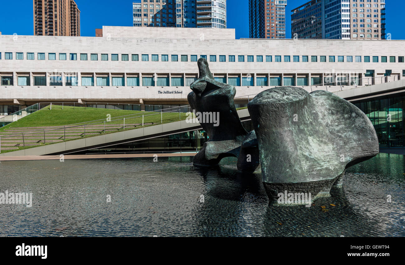 The Juilliard School and Reflecting Pool at Lincoln Center Stock Photo ...