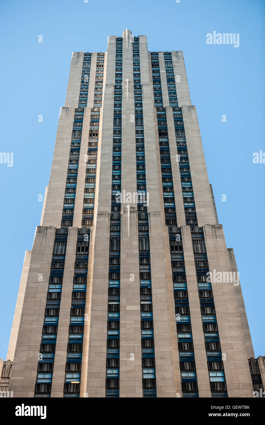 Detail of upper stories of GE Building Stock Photo - Alamy
