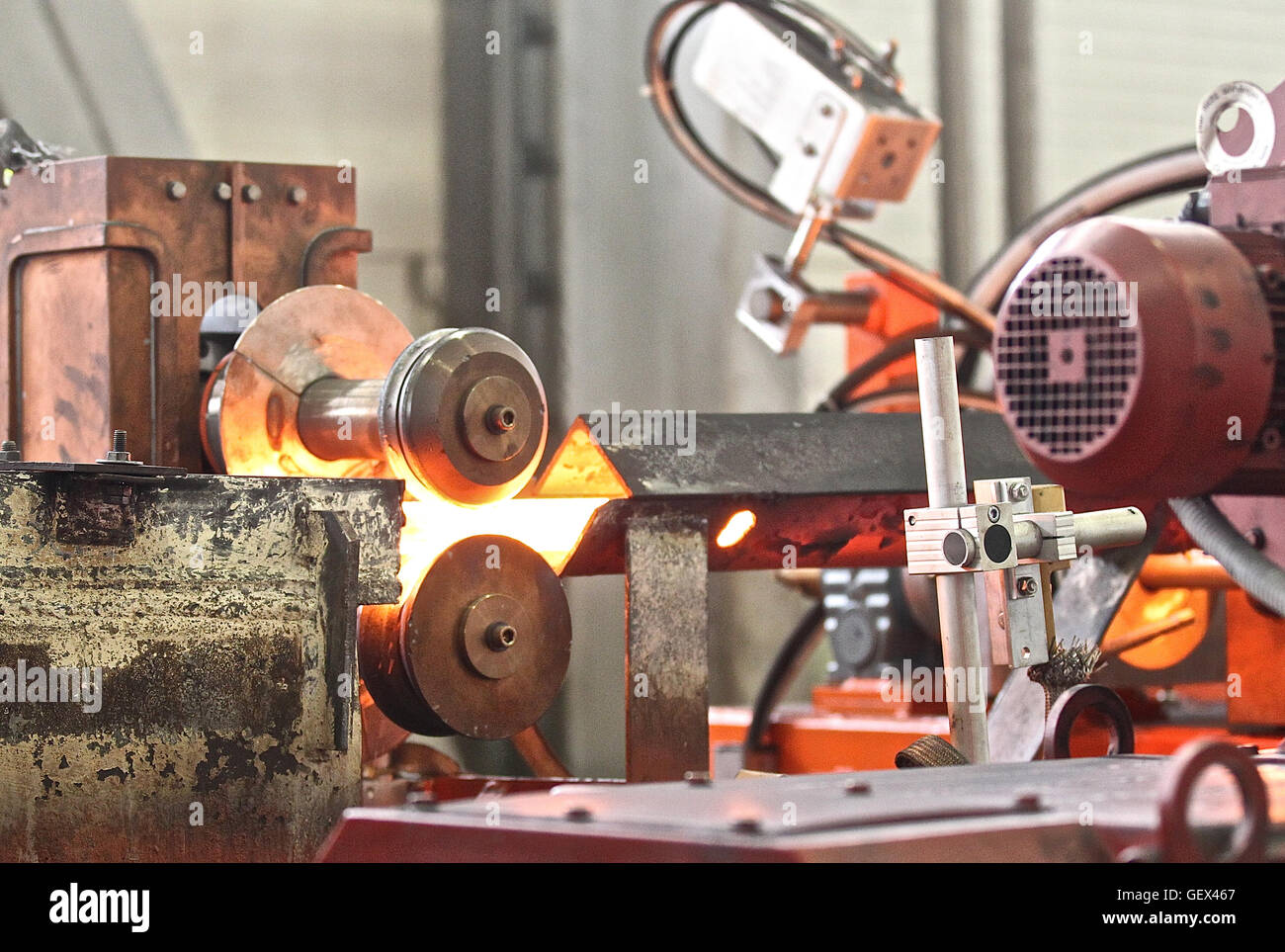 Heated metal rod hi-res stock photography and images - Alamy