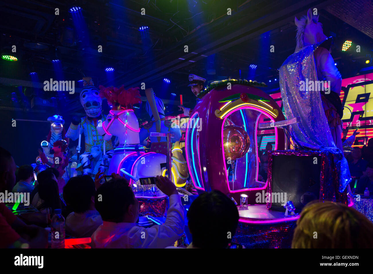 Actor in blue robot costume hi-res stock photography and images - Alamy