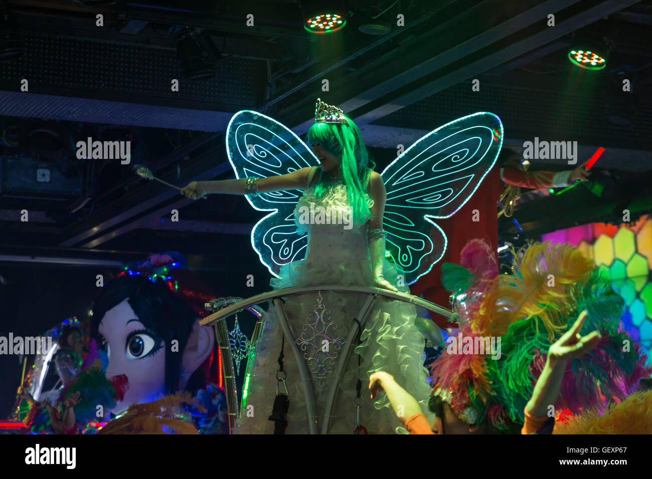 Beautiful female robot hi-res stock photography and images - Alamy