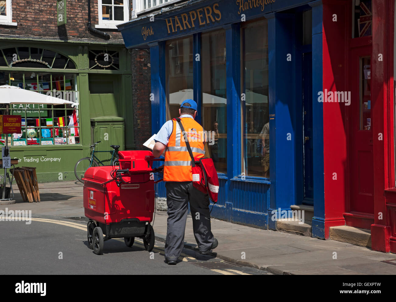 Postman delivering letter hi-res stock photography and images - Alamy