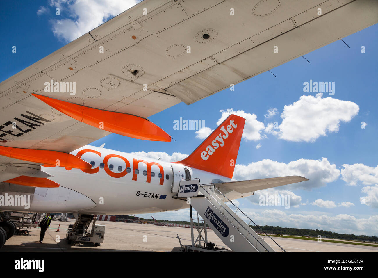 Under the wing of an EasyJet aircraft ready for boarding Stock Photo ...