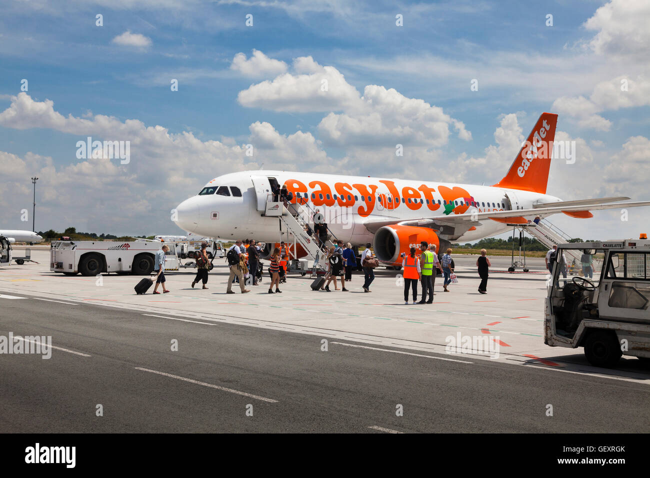 Passengers walking to Easyjet aircraft for boarding Stock Photo - Alamy
