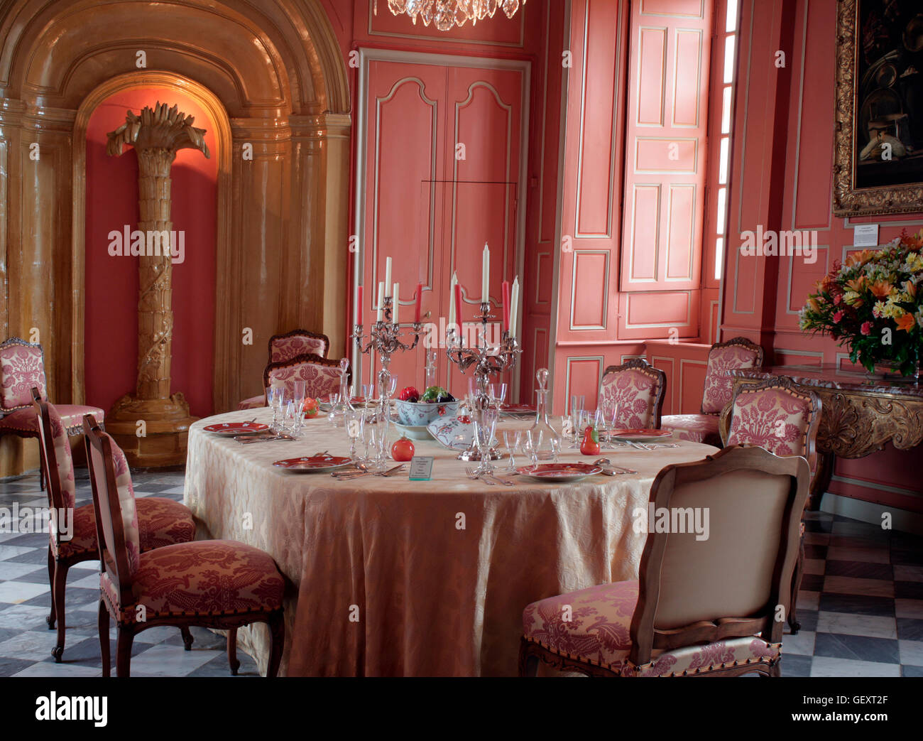 Stately home interior dining room hi-res stock photography and images ...