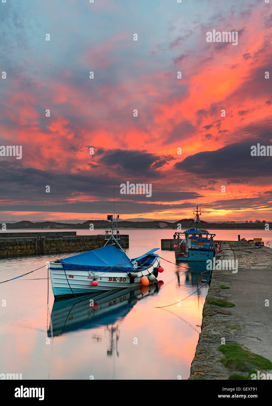 The afterglow of a sunset over Beadnell harbour Stock Photo - Alamy