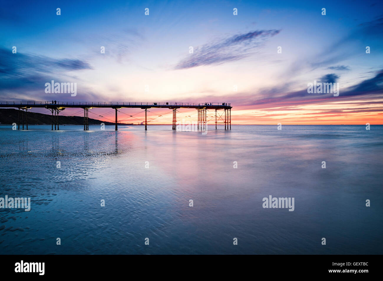 A summer sunset behind Saltburn Pier Stock Photo - Alamy