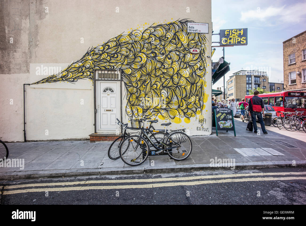 Graffiti fish hi-res stock photography and images - Alamy