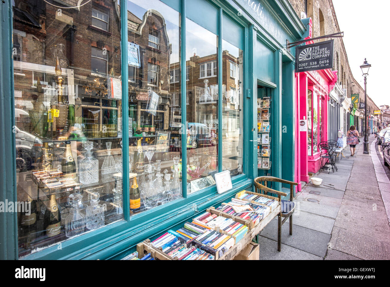 Vintage shops in london hi-res stock photography and images - Alamy