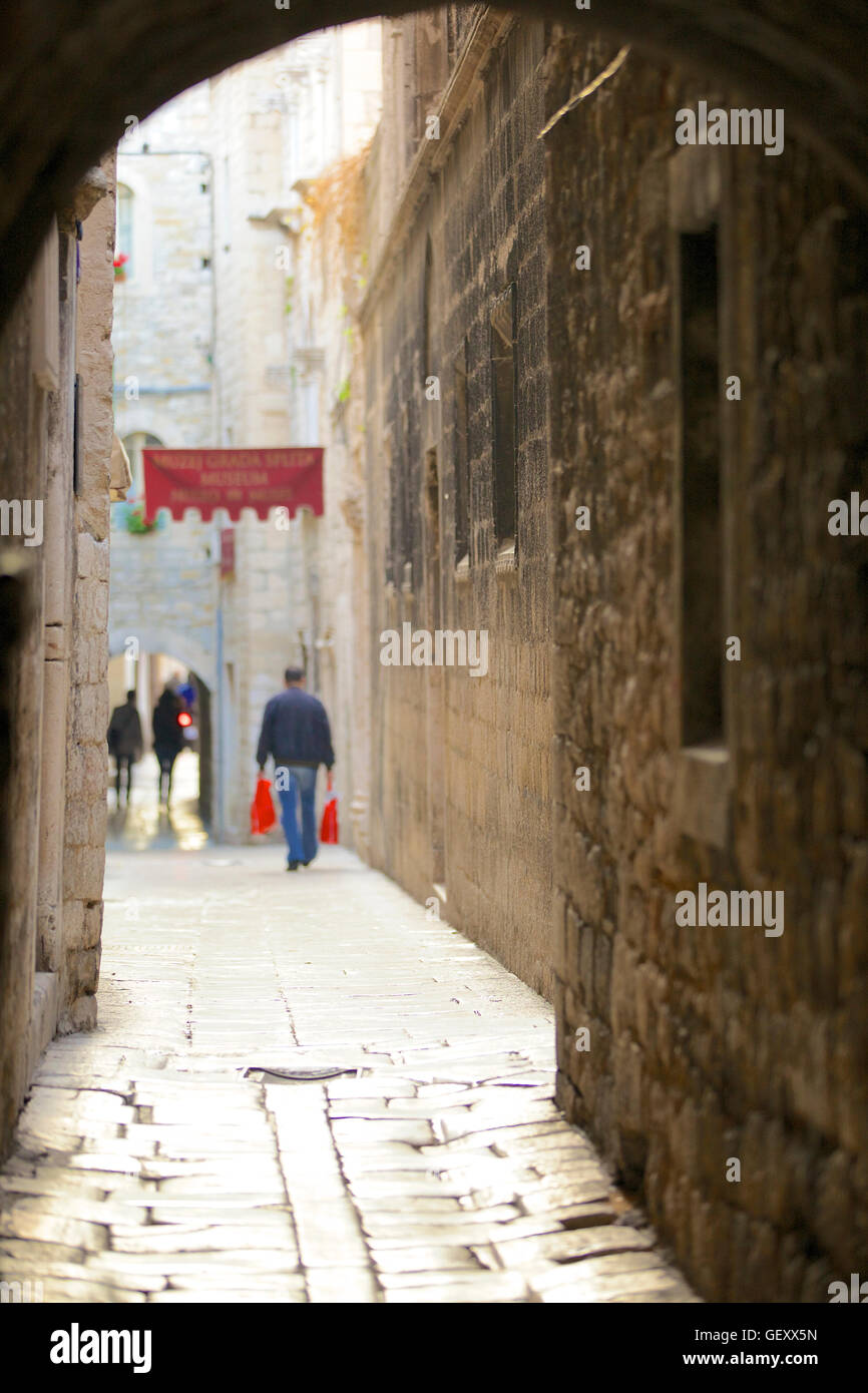 Traditional stone buildings in a backstreet in Split Stock Photo - Alamy