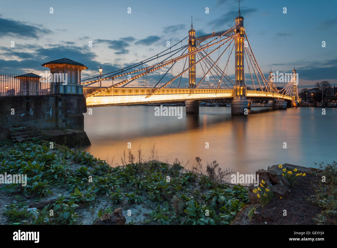 Spring evening at Albert Bridge Stock Photo - Alamy