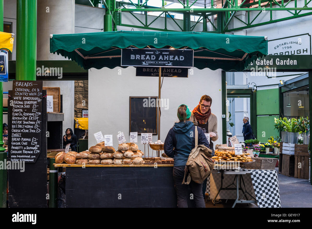 A bread stall in Borough Market Stock Photo - Alamy