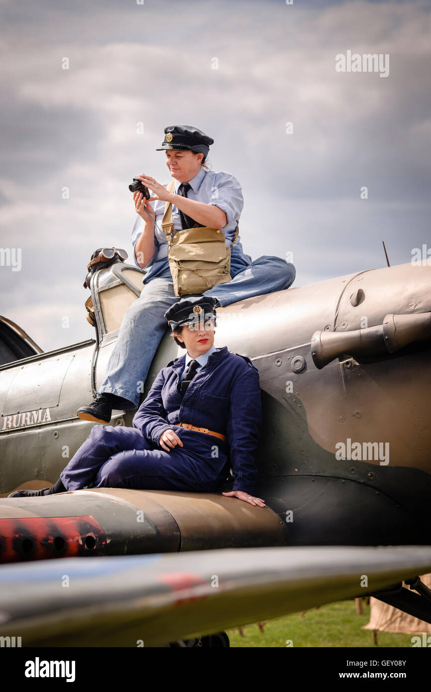 Spitfire fighter plane hi-res stock photography and images - Alamy