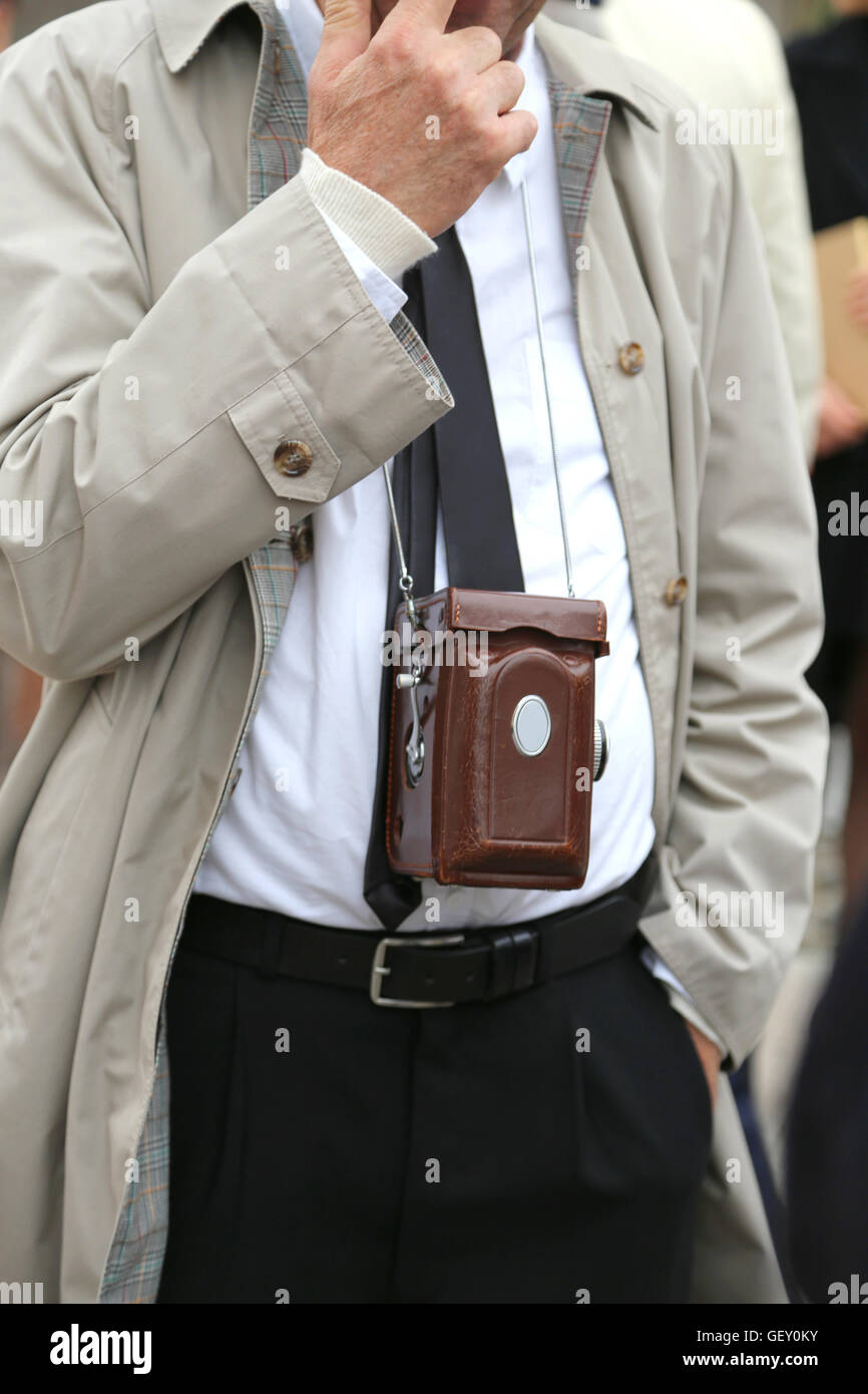 photojournalist with antique camera and vintage clothes Stock Photo - Alamy