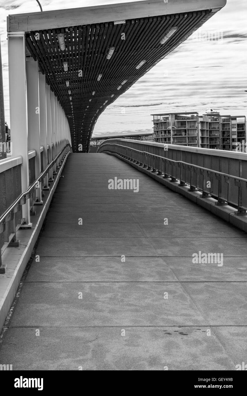 Walkway on the Go Between Bridge, Brisbane Stock Photo - Alamy